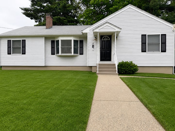 9 Minutes To Gillette Stadium | Sleeps 8 - Foxborough, MA