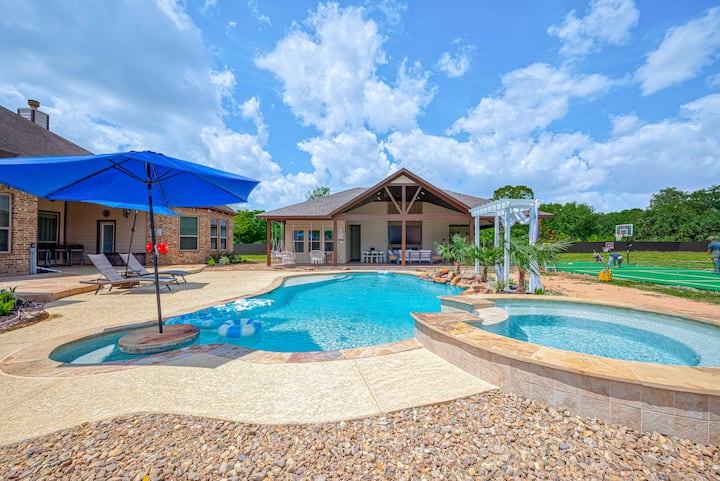 Luxurious, Entertainment-rich Resort In Richmond - Richmond, TX