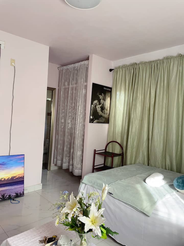 关島台風中有水有電一房民宿 - Guam