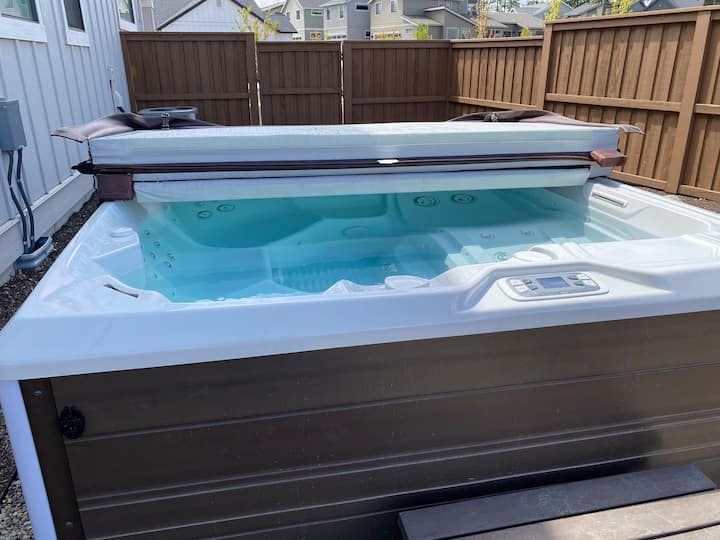 Family Friendly Hot Tub House - Bend, OR
