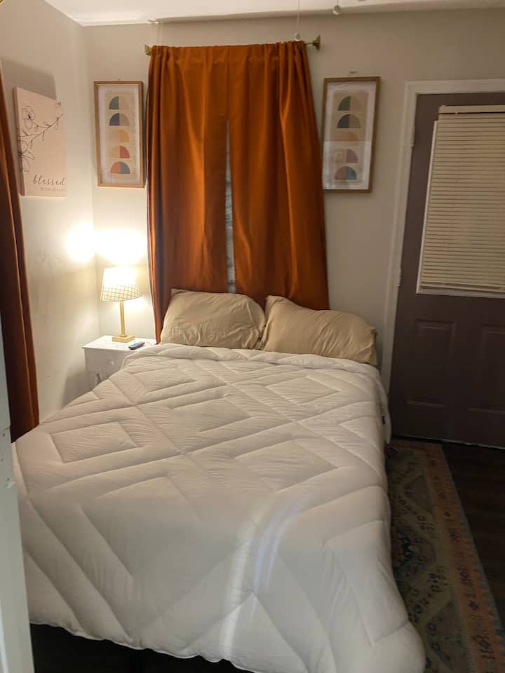 Mini Studio / Side Private Entrance - Harrisburg, PA