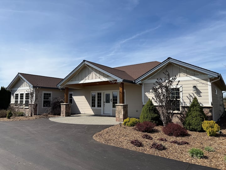 Farm House With Hot Tub, Game Room, And More! - Coeur d'Alene, ID