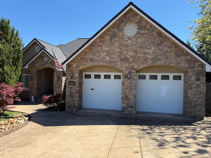 Gorgeous Home With A View - Shasta Lake, CA