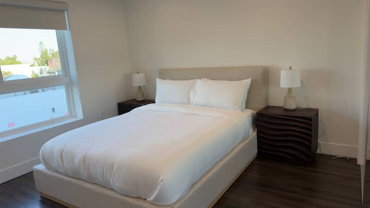 Cozy Nice 2 Bdrm - West Hollywood, CA