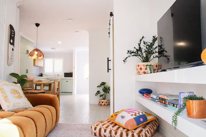 Coastal Retreat ~ Walk To Scarborough Beach - Perth