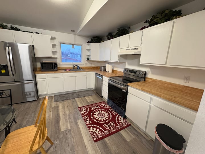 Alaska Lore Rd Apt - Anchorage, AK