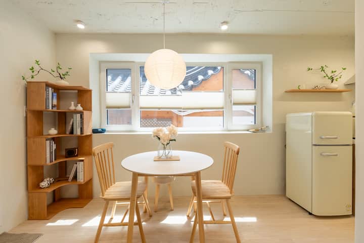 Sun-drenched| 55㎡+65㎡| Hanok View, Palace, 4 Baths - Myeong-dong