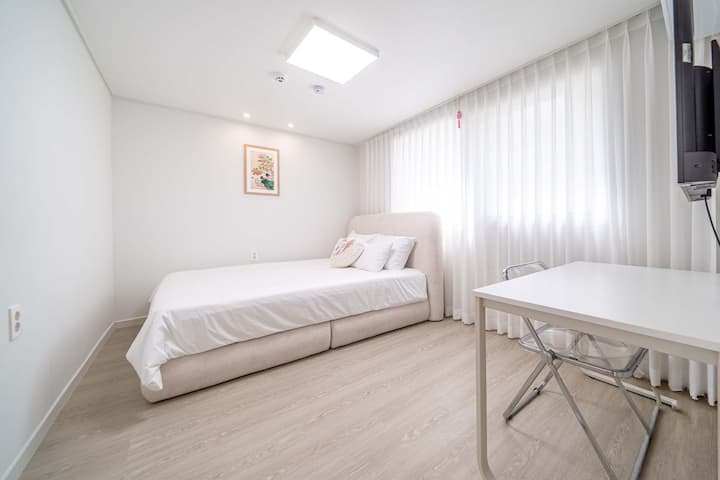 [2호 홍대 New] 홍대거리 5분/상수역 3분/2br/1ba/짐보관/합법숙소/서울 - Corée du Sud