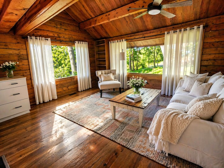 Cozy Log Cabin Surrounded By Mountains - Palmer, AK