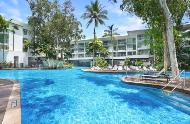 Two-bedroom Family Apartment Pool And Garden Views - Palm Cove