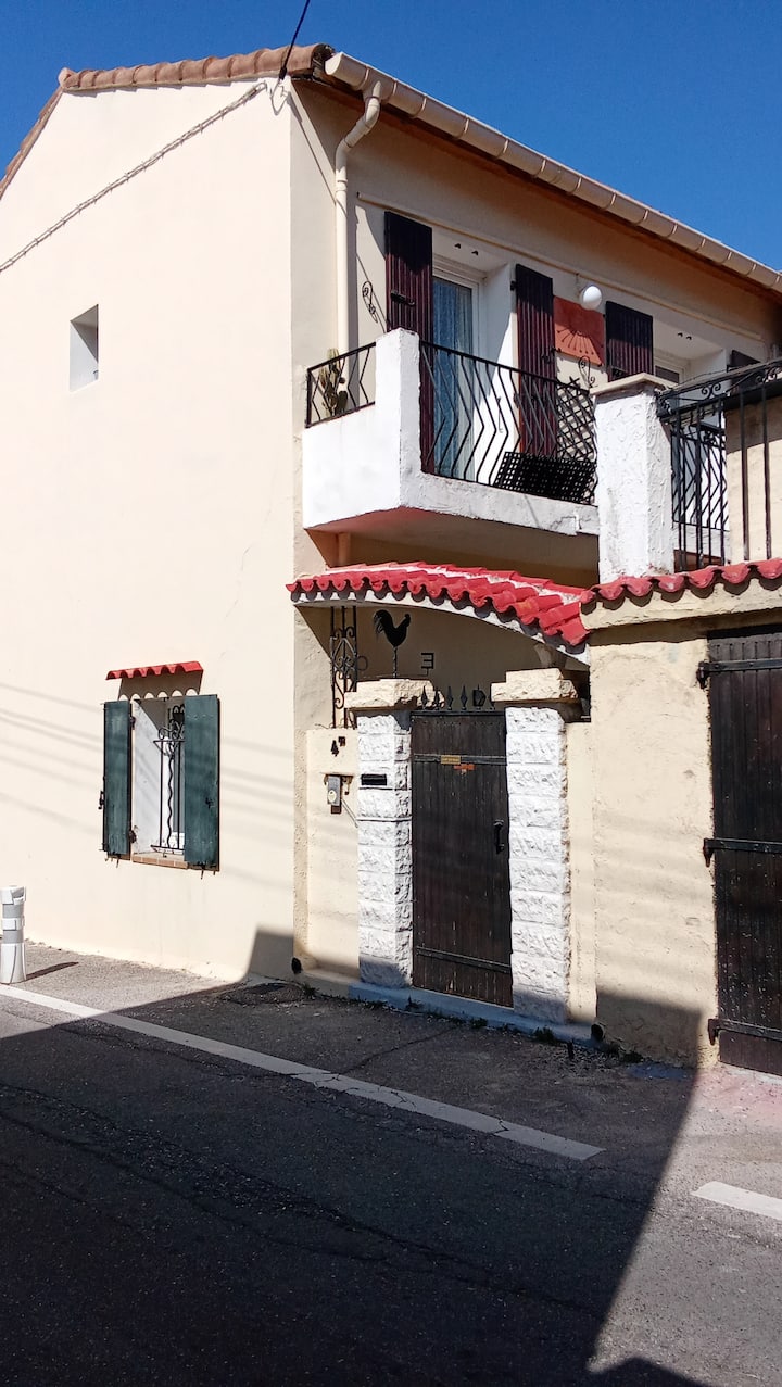Maison De Ville Au Bord De Mer. - Marseille