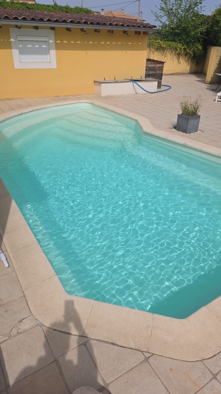 Maison Piscine
Chambre D Hote 5 Chambres - Sénas