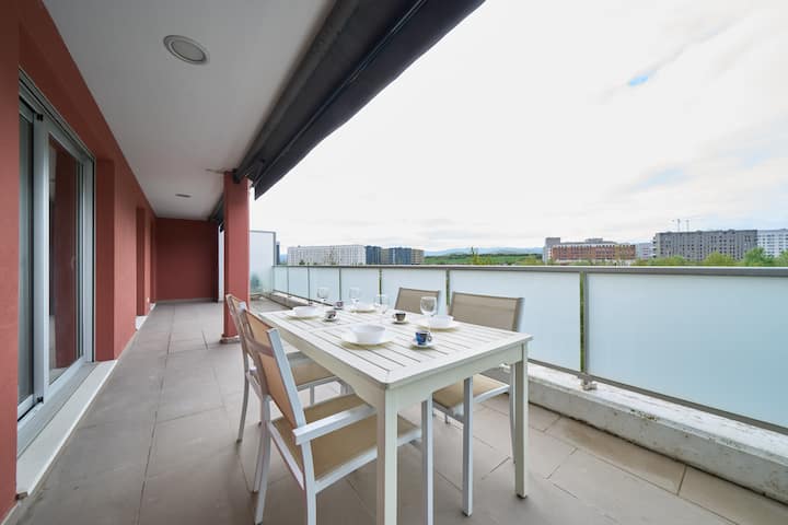 Family Retreat With Views, Terrace & Parking - Vitoria-Gasteiz