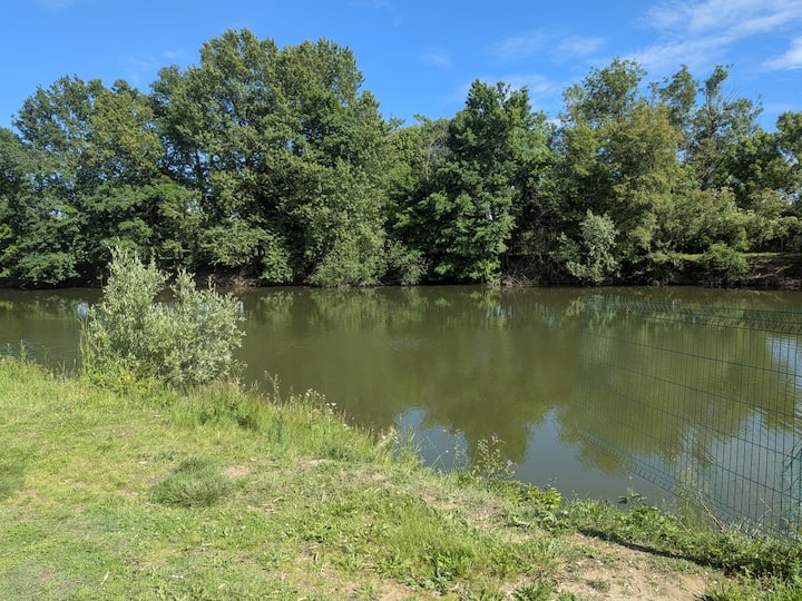 Location D'un Gîte Autour D'un éTang. - Montrevel-en-Bresse