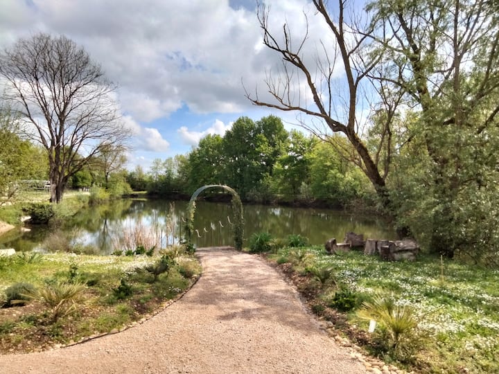 Location D'un Gîte Autour D'un éTang. - Montrevel-en-Bresse