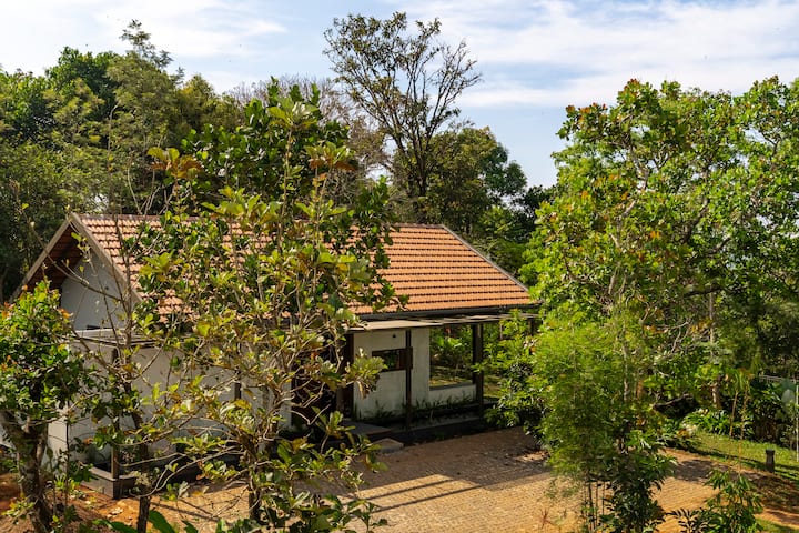 Serene Escape - Farm House - 2 Bhk + 1 Bhk Cottage - Idukki