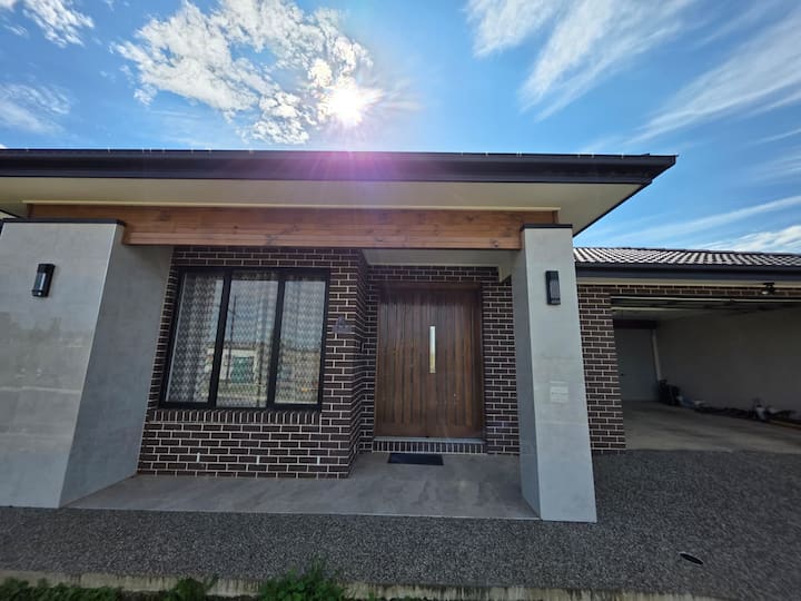 Beautiful New Home With 3 Bedrooms & 3 Bathrooms. - Melton