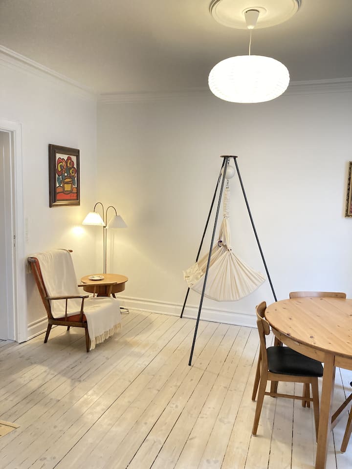Classic Frederiksberg Apartment + Baby-friendly - Kopenhagen