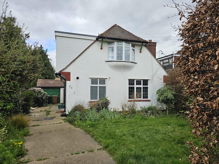 4 Bedroom Detached House. Magnificent Garden - Chelmsford
