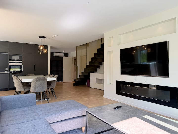 5br Team House For 10 · Free Parking · Volvo - Lerum
