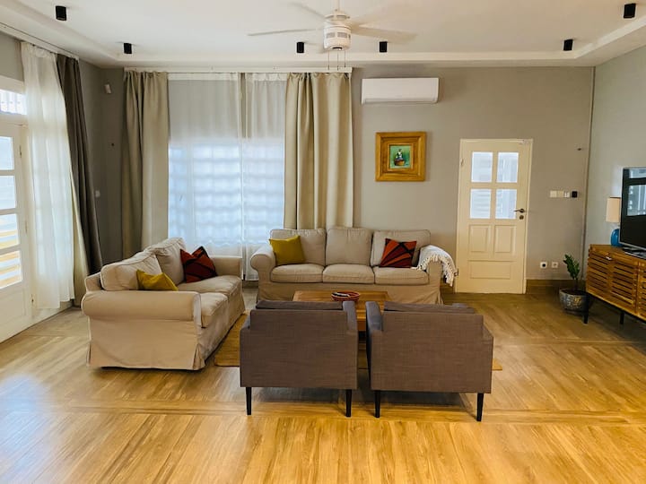 Une Maison Meublée De 2 Chambres Salon - Togo