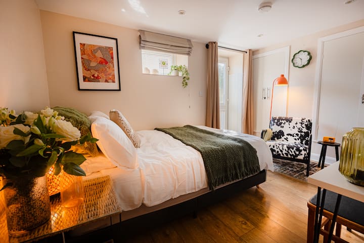 Private Studio / Own Entrance / Quiet And Cosy - Huddersfield