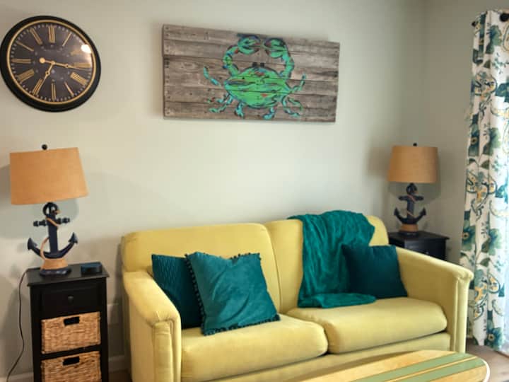 Crabby Coastal Retreat - Tybee Island