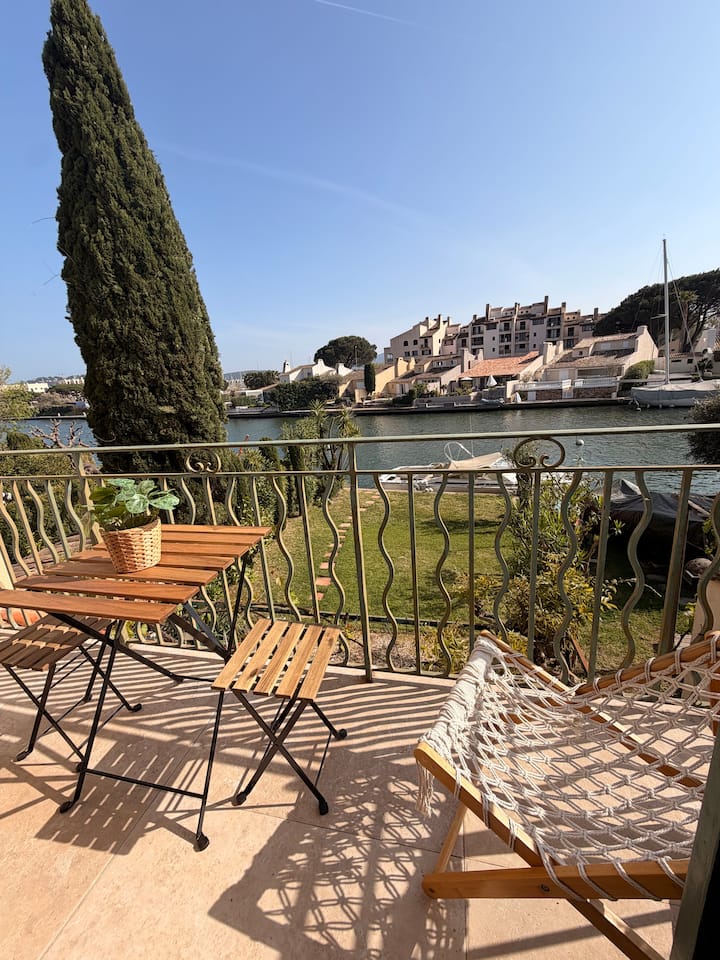 Port Grimaud , Appartement Lumineux Avec Balcon - Grimaud