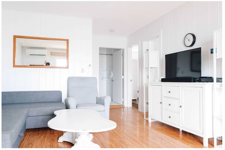 Soundview 2 Bedroom Apartment Water Front (Unit 9) - Montauk, NY