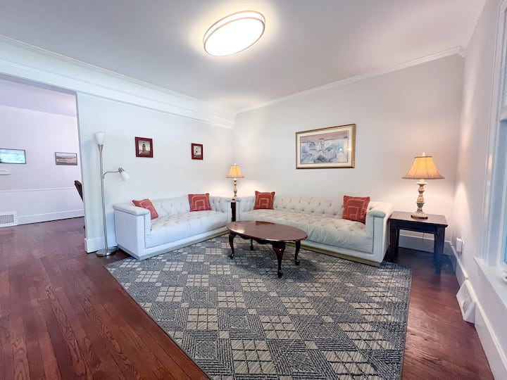 Downtown Tc! Walk To Beach, Fenced Yard For Pups! - Traverse City, MI