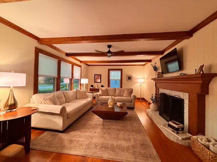 The Harmony • Upscale Downtown Retreat - Concord, NC