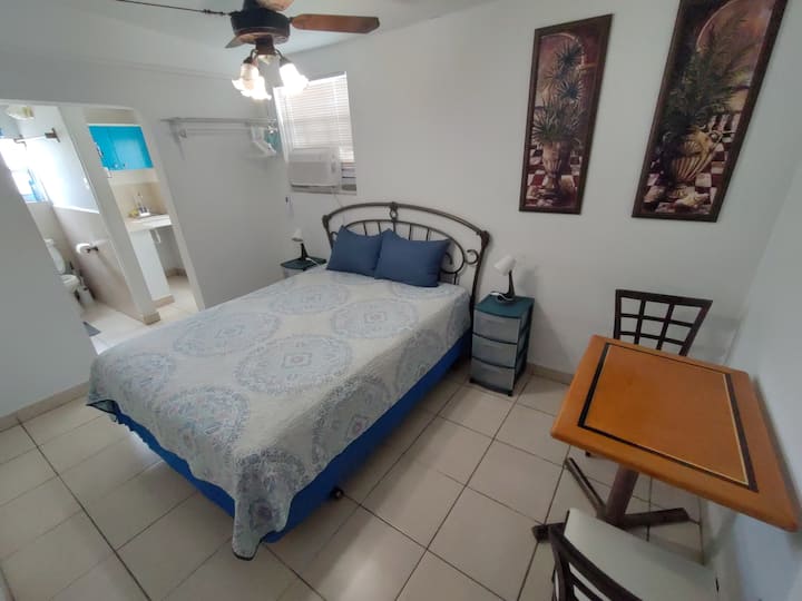 Cute Studio By Baseball Stadium. Own Entrance - Miami, FL