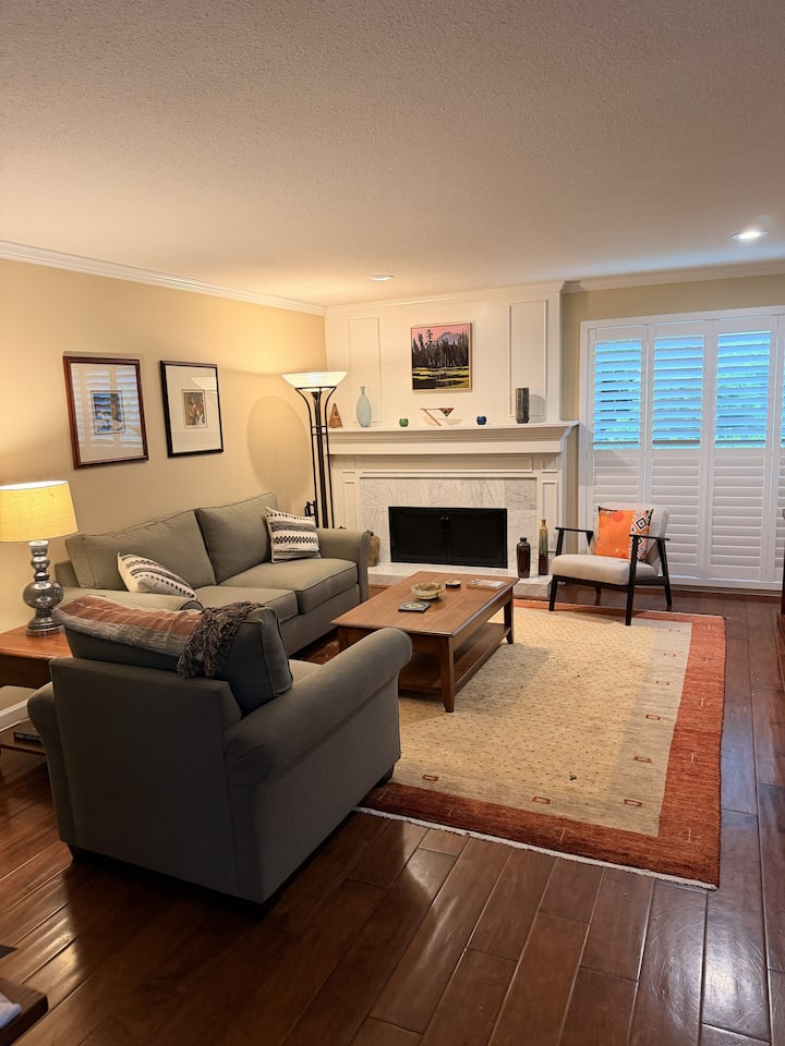 Townhome 5/1. Prefer A Quest To Stay 4-6 Months. - Sacramento, CA