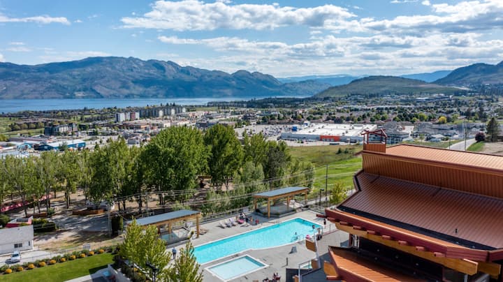 Spectacular View 1 Bdrm In Amenity Filled Resort - West Kelowna