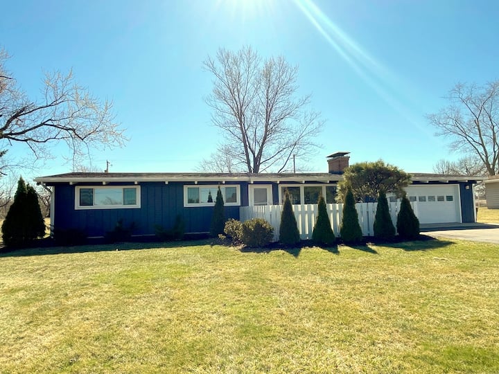 Sw Ft. Wayne | 4br/2ba | Near 1-69 + Stadium + Zoo - Fort Wayne, IN