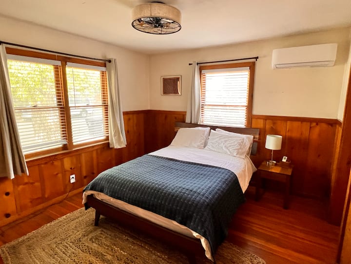 Charming Mid-century Home In The Heart Of Bishop - Bishop, CA
