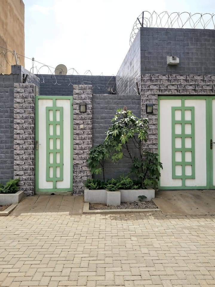 Maison De Ville, Calme Au Cœur Du Plateau - Niger