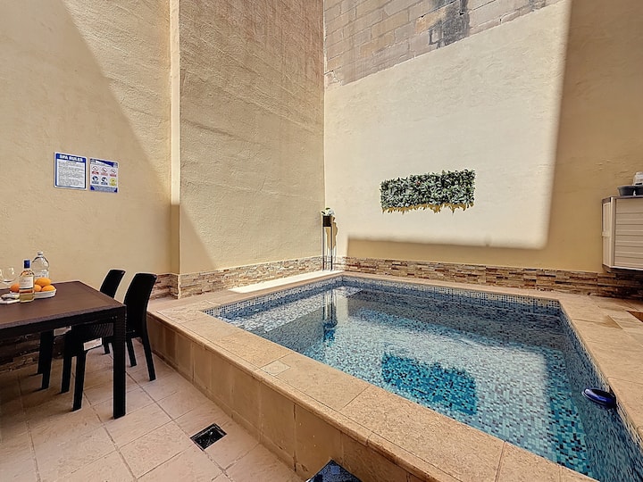 Modern Duplex W/private Pool & Ac | Central Malta - Malta