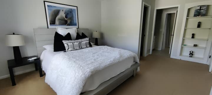 Comfortable Retreat - Shawnee, KS
