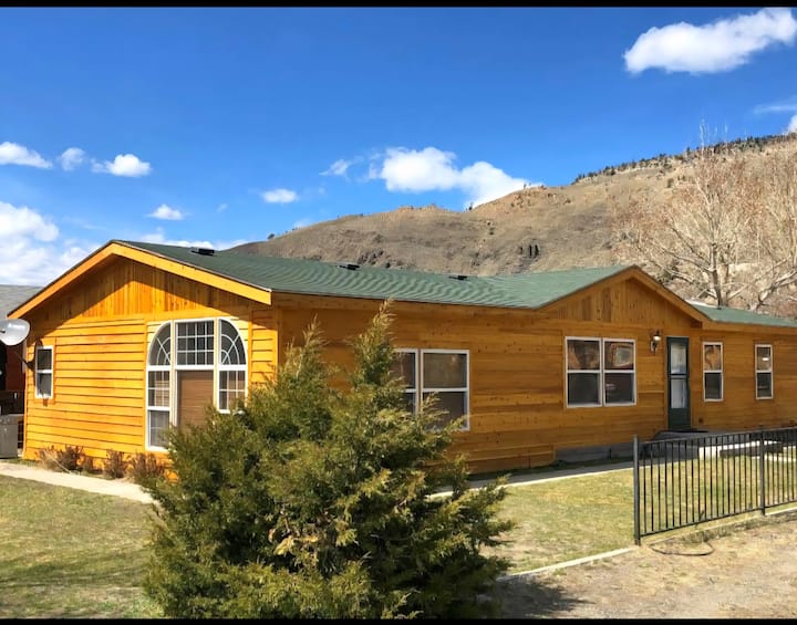 Yellowstone River House - Gardiner, MT