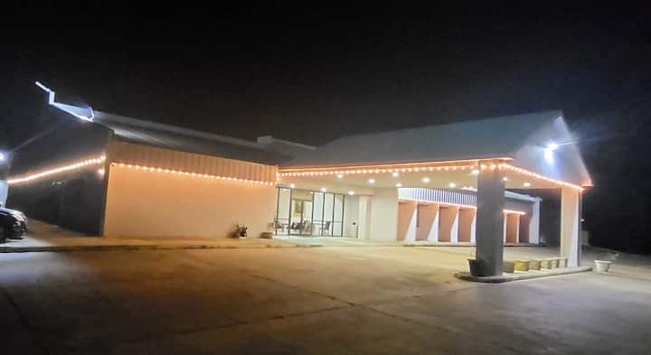 (135) 2 Double Beds Hotel Studio - Livingston, TX