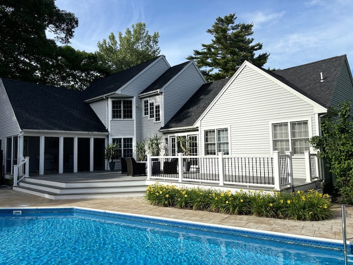 Extra Large World Cup Pool House - Franklin, MA