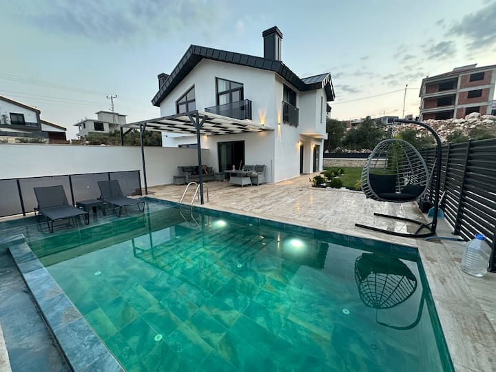 Begonvilla , Demre’de Müstakil Havuzlu Villa - Demre