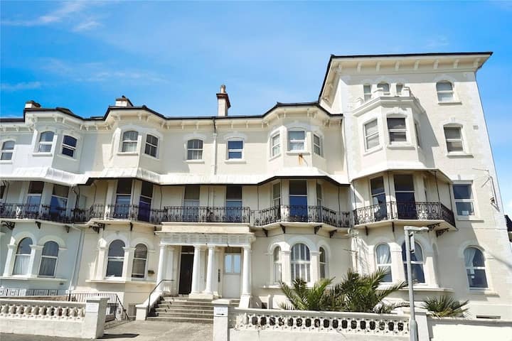 Huge 2 Bedroom Apartment Stones Throw From The Sea - Arundel