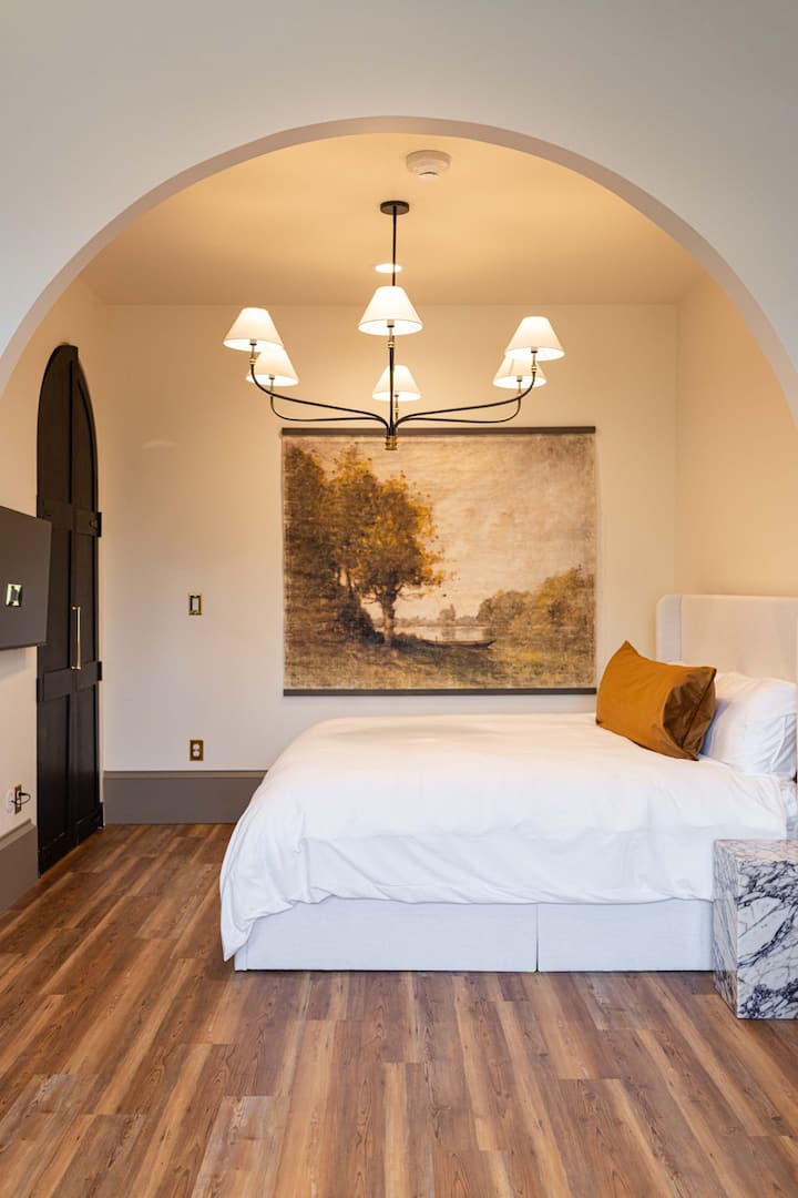 The 908 | Historic Luxury Suite 5 - Monroe, WA