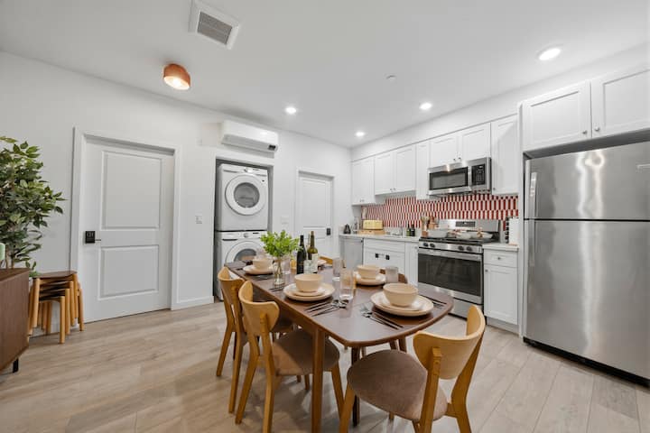Central And Unique 5 Bedroom Entire House - Los Angeles, CA