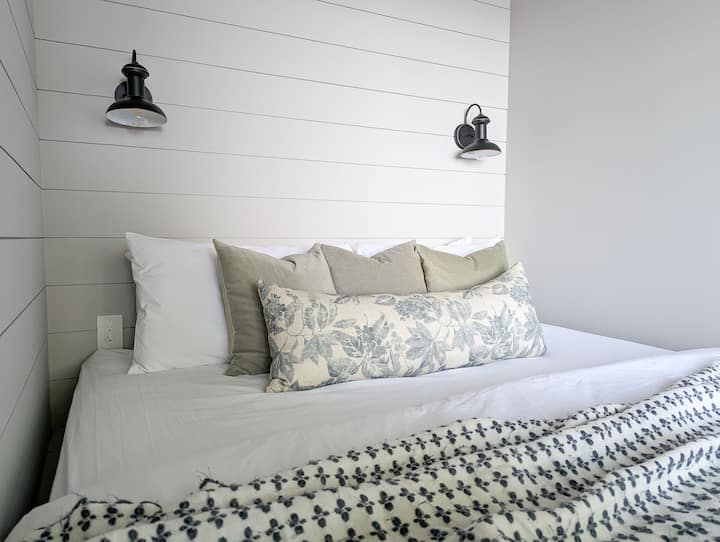 Willow | Waterfront Pec Cottage W/ Dock Lake Views - Prince Edward