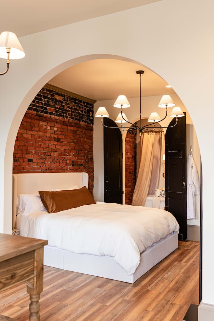 The 908 | Historic Luxury Suite 6 - Monroe, WA