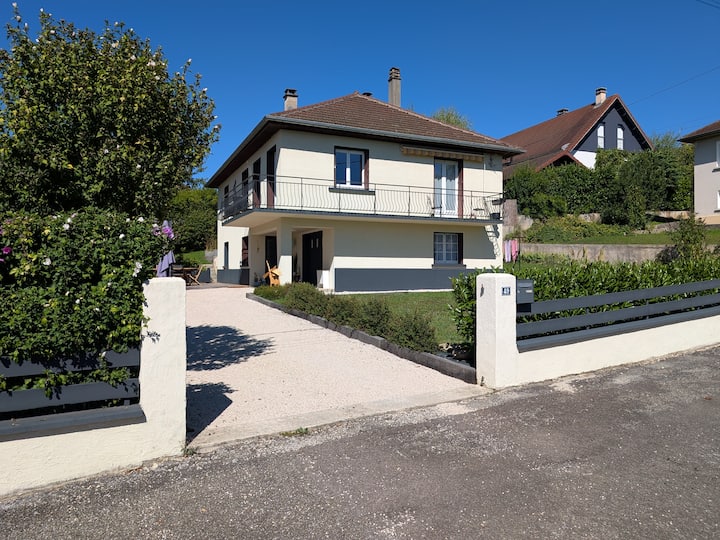 ÉLégante Maison Avec Terrasse Et Jardin - Lons-le-Saunier