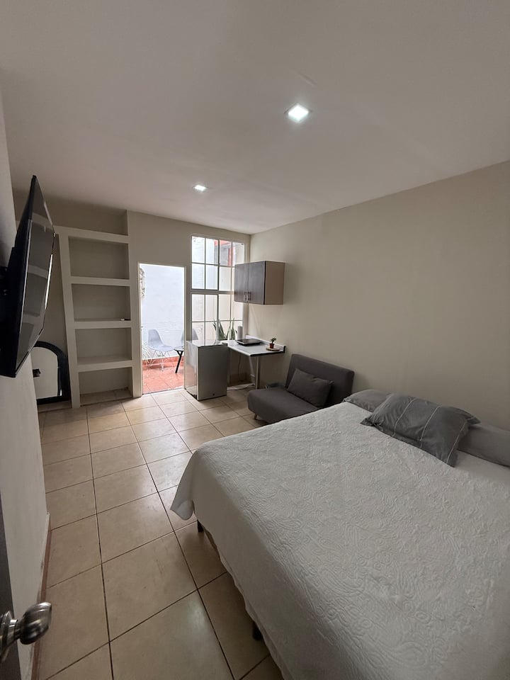 Cozy Studio Con Patio Privado - Santa Ana
